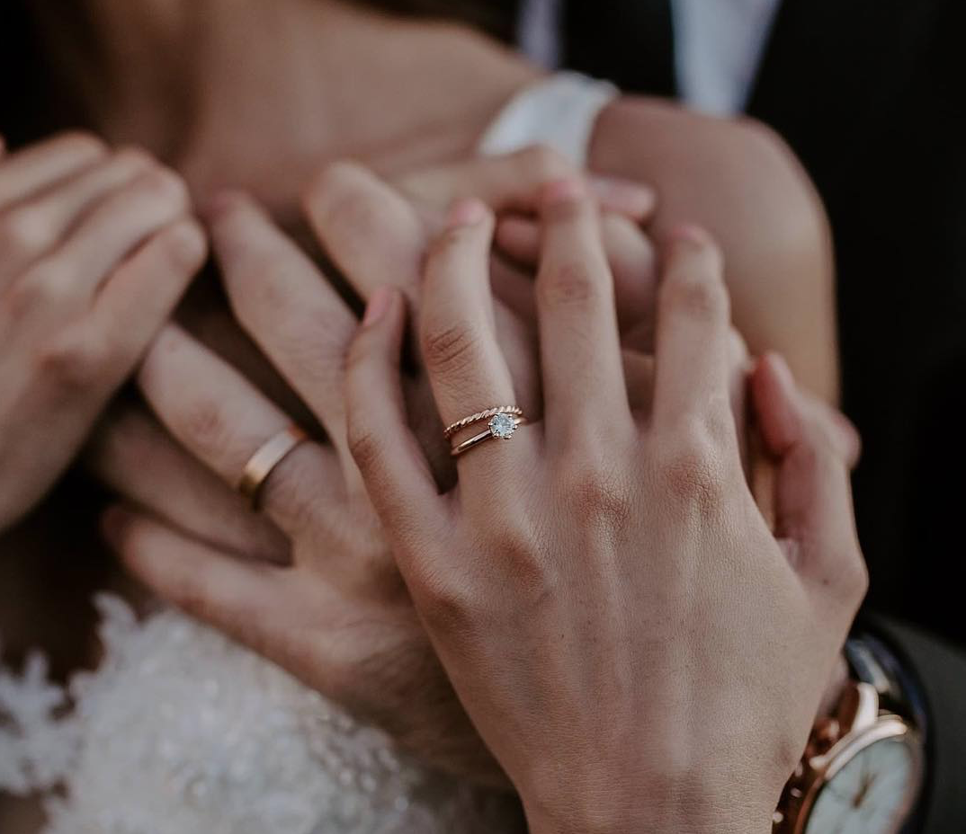 Apa Sih Perbedaan Antara Cincin Perkawinan dan Cincin Pertunangan ...