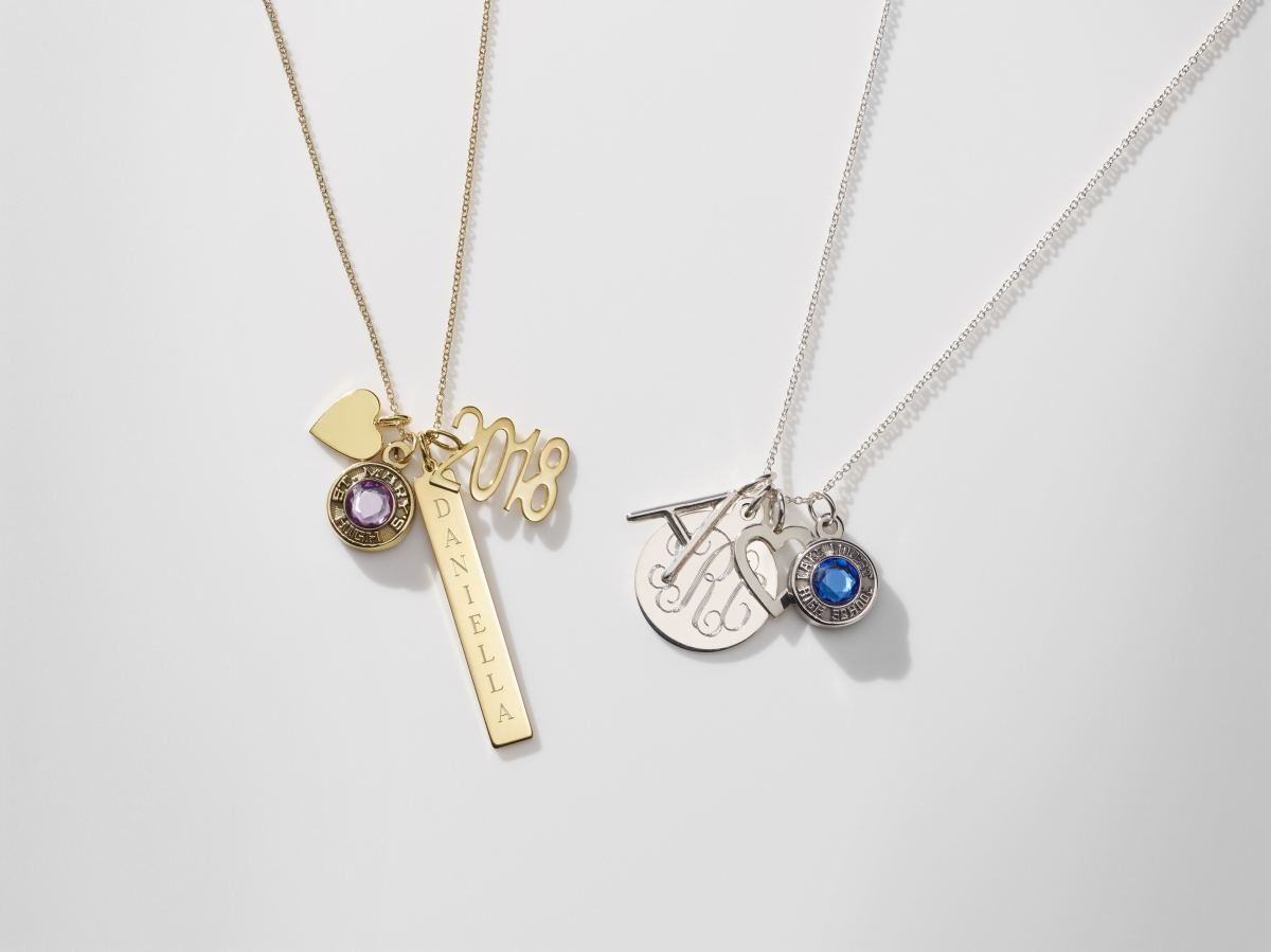 Fakta Menarik Mengapa Liontin Inisial Sangat Digemari | Passion Jewelry