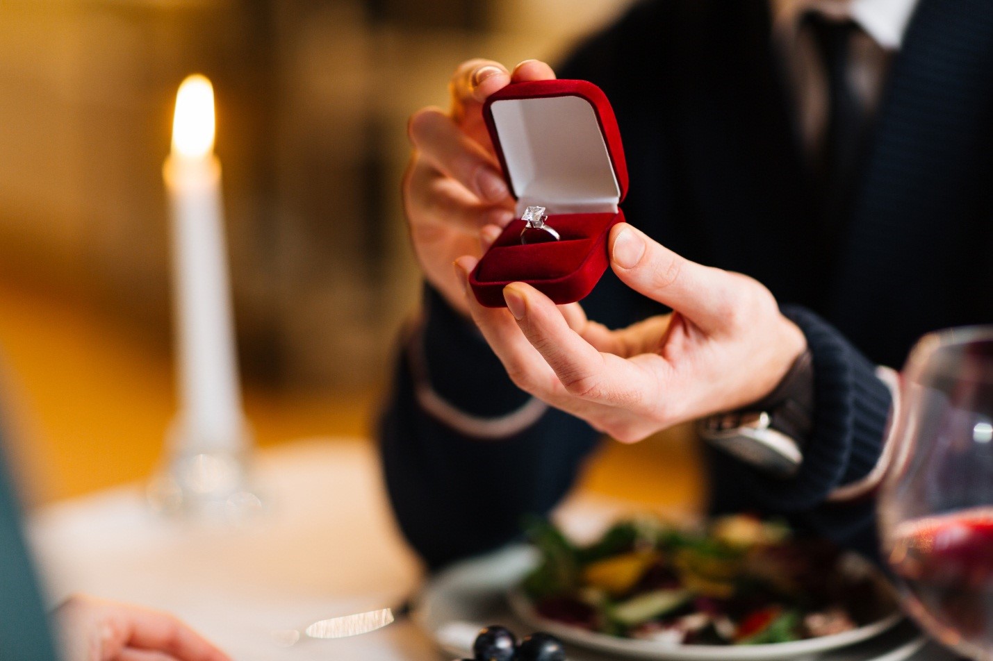 Ini Bentuk Cincin Tunangan Yang Banyak Diminati dan Disukai Pasangan di ...