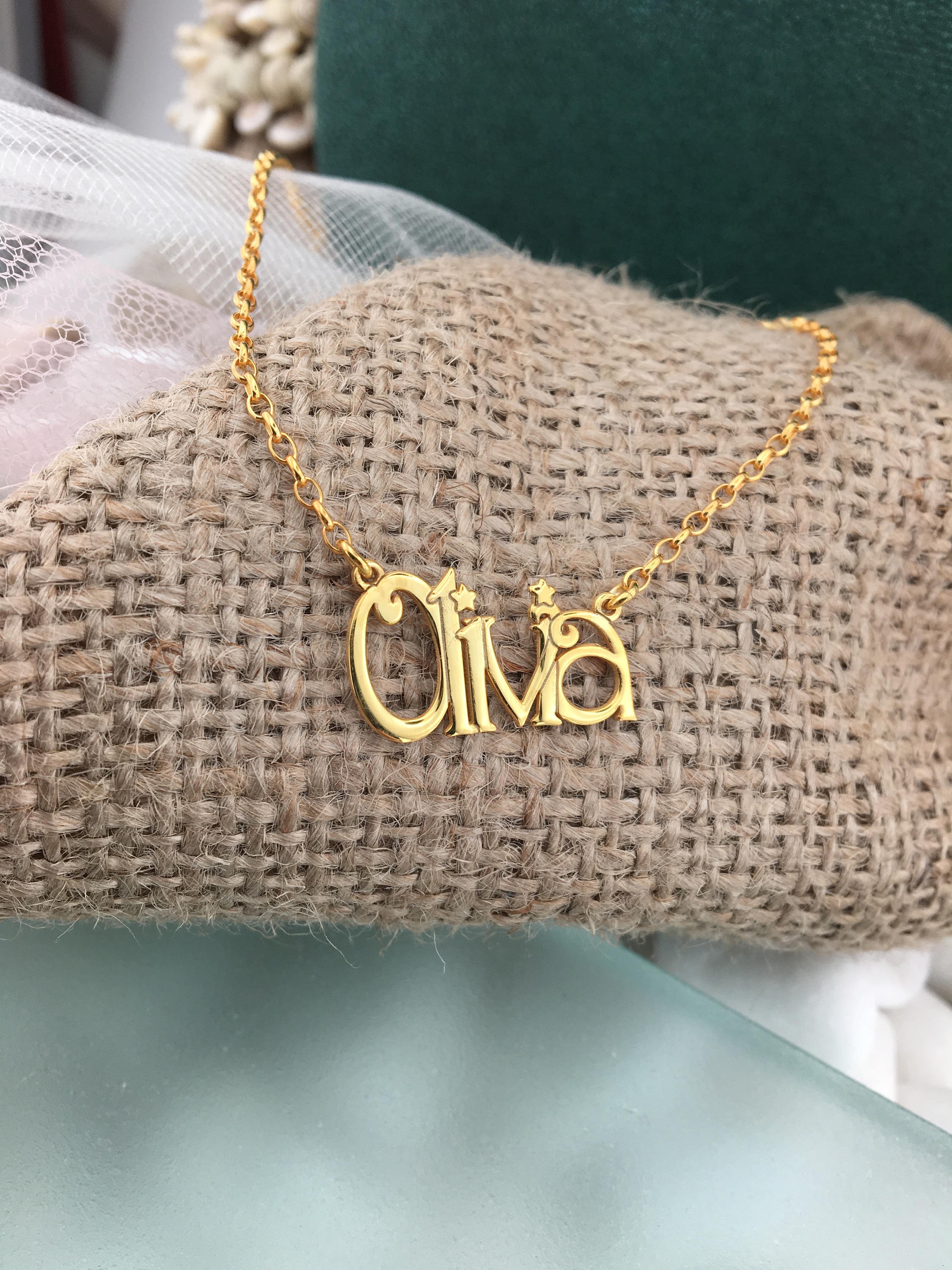 Liontin Inisial: Pilihan Yang Tepat Untuk Merepresentasikan Diri Anda ...